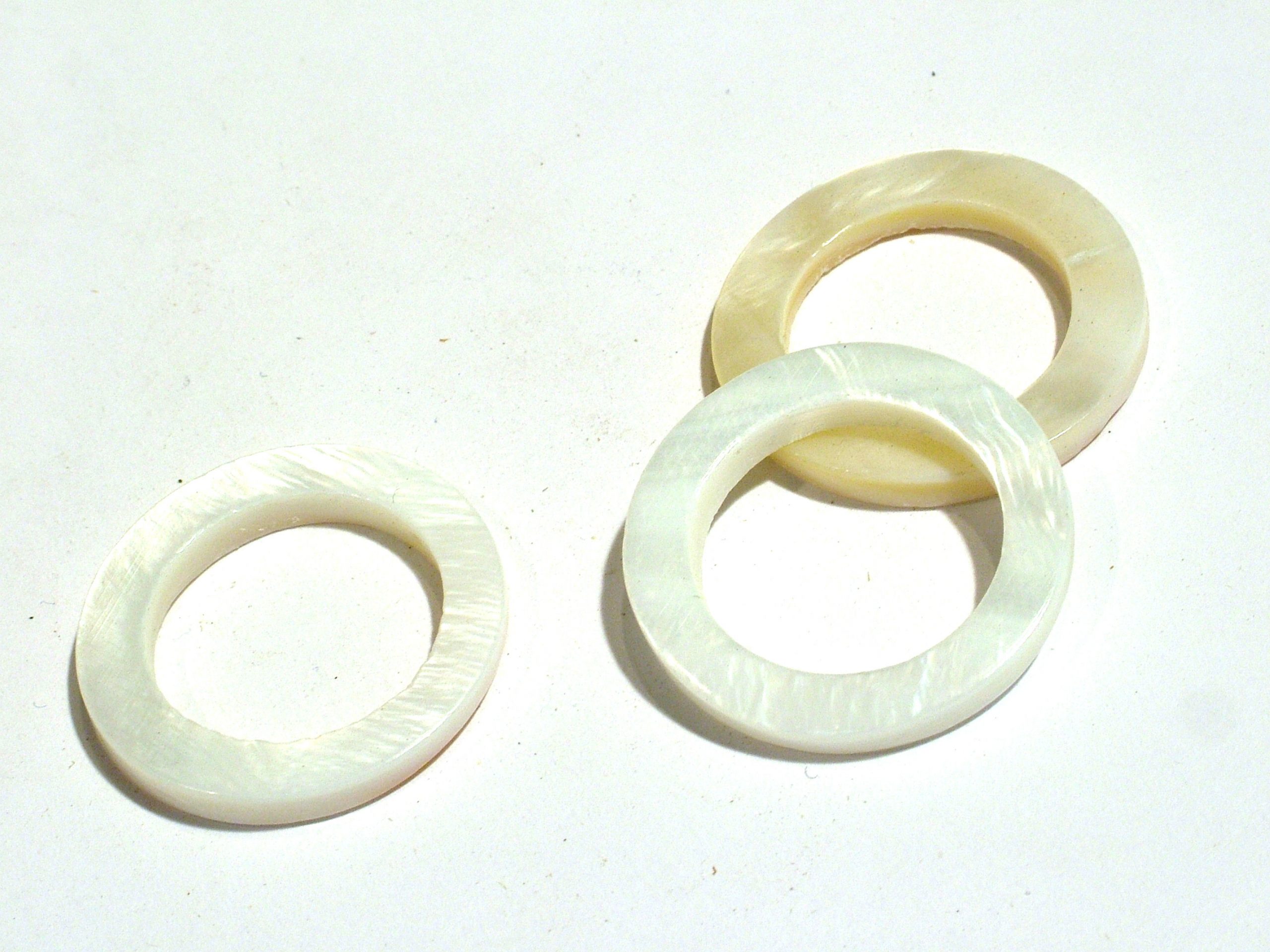 25mm Round Cream Shell – The Beadster